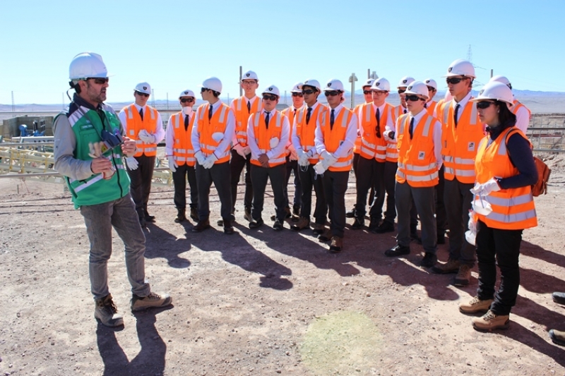 35 estudiantes visitaron Minera Spence para conocer Proyecto SGO